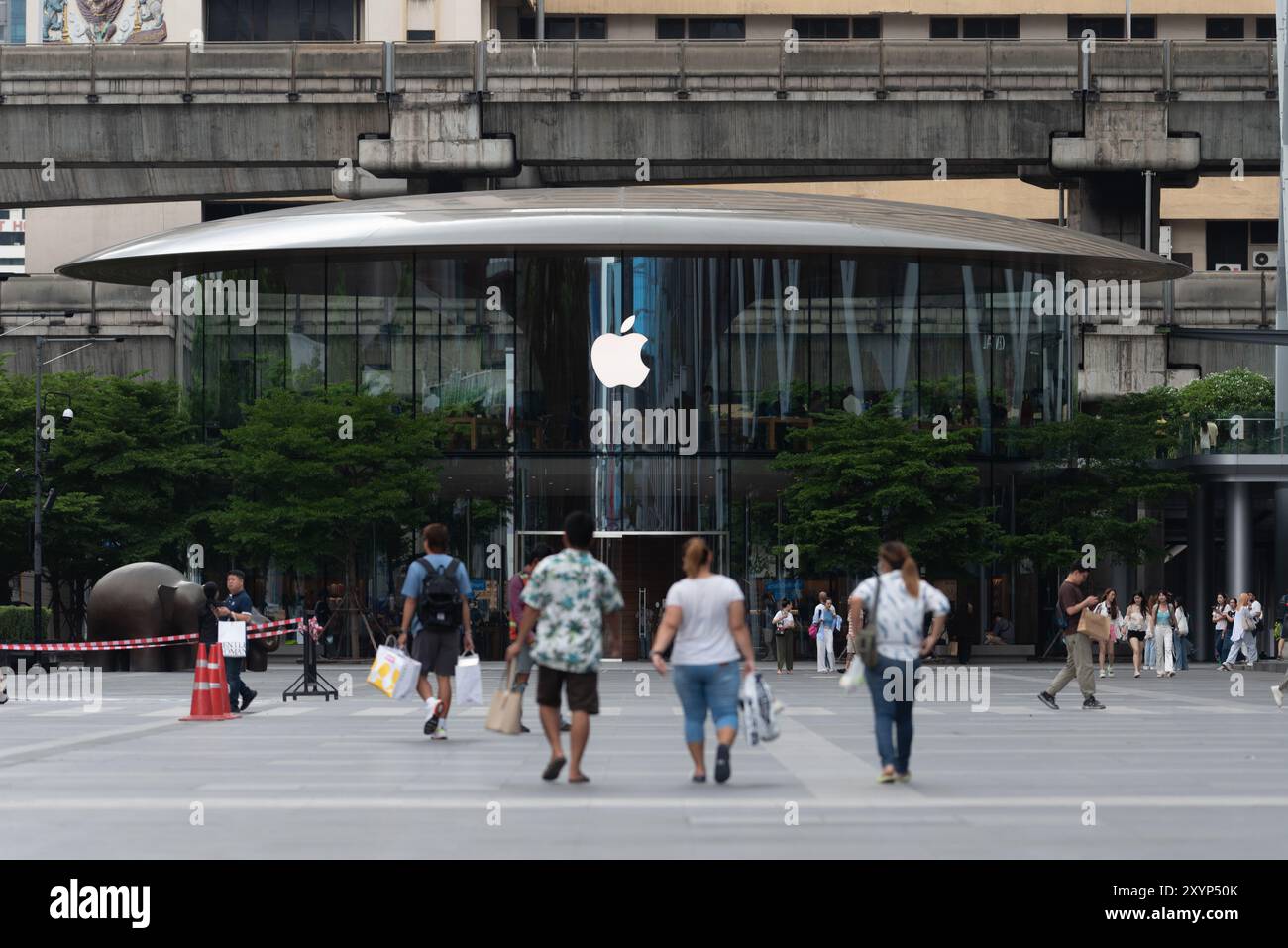 Bangkok, Thailand. 30th Aug, 2024. The exterior view of Apple Central World, the second Apple ...