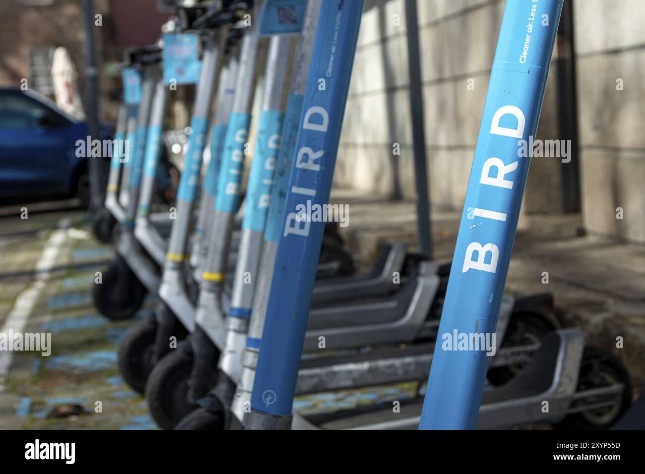 Symbolic image mobility, public transport, traffic, parked e-scooters ...