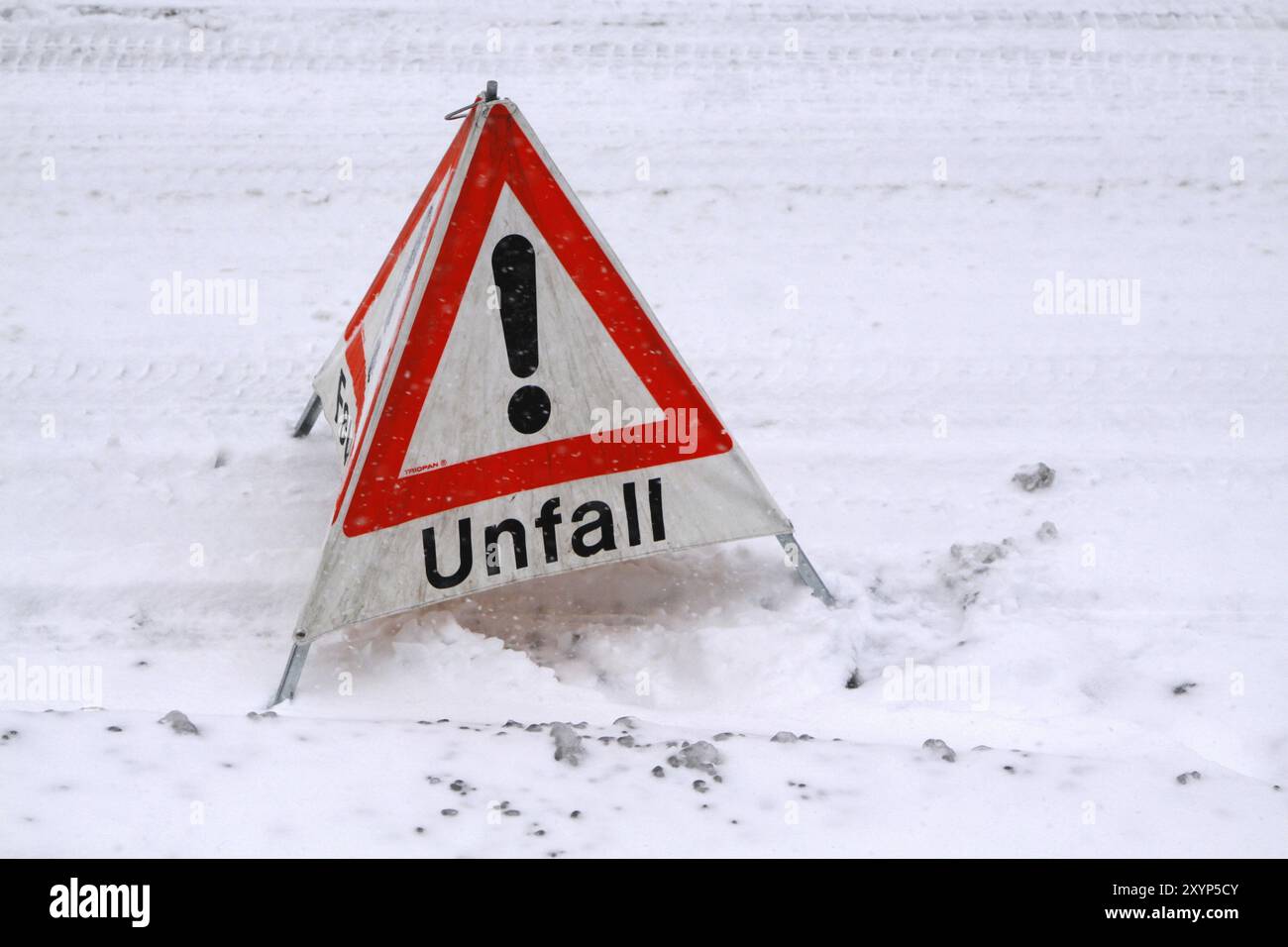 Accident warning hi-res stock photography and images - Alamy