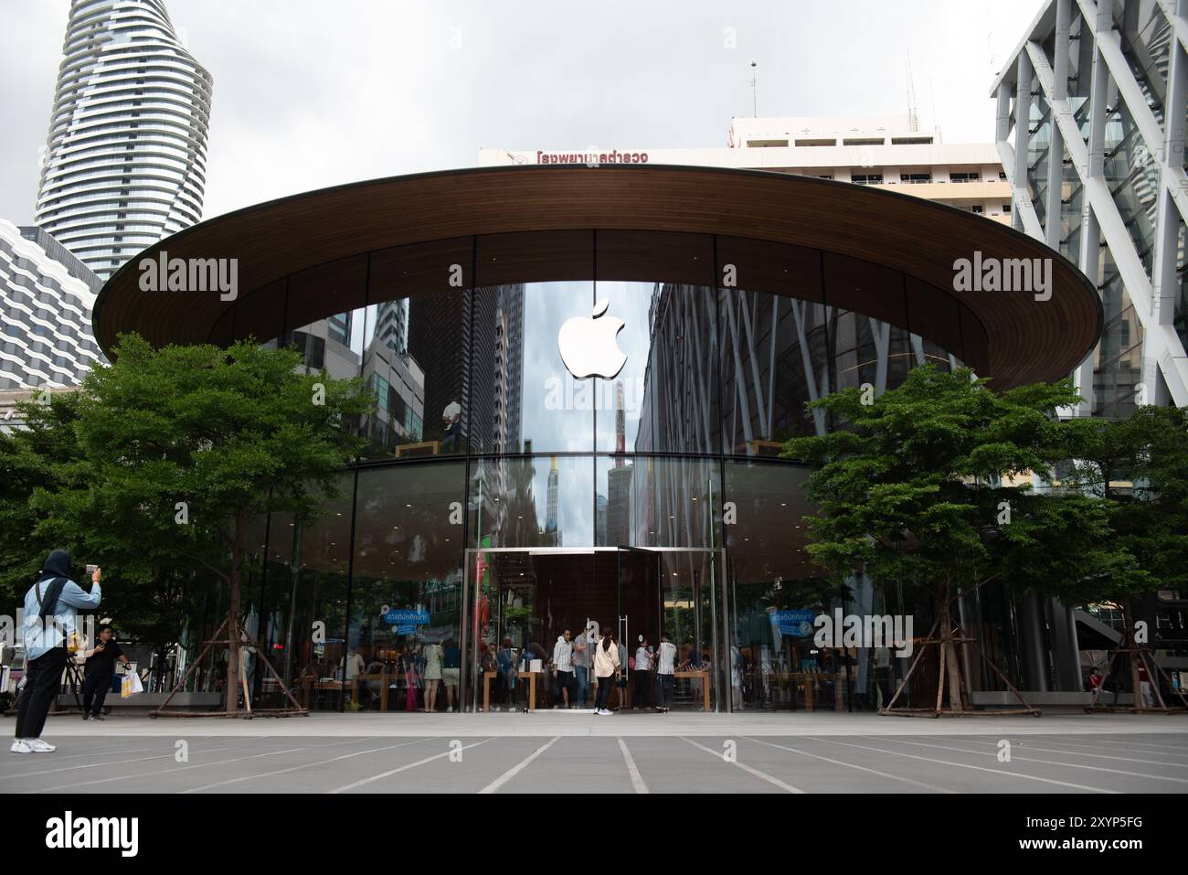 Bangkok, Thailand. 30th Aug, 2024. The exterior view of Apple Central World, the second Apple ...