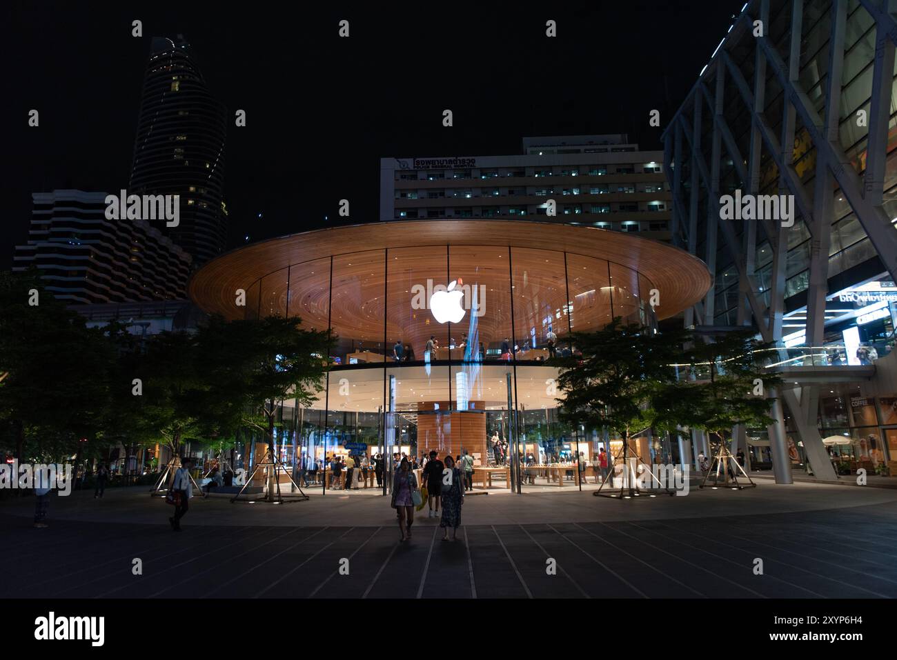 Bangkok, Thailand. 30th Aug, 2024. The exterior view During Night of Apple Central World, the ...
