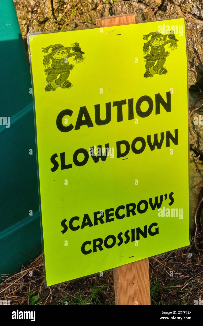 Scarecrow sign hi-res stock photography and images - Alamy