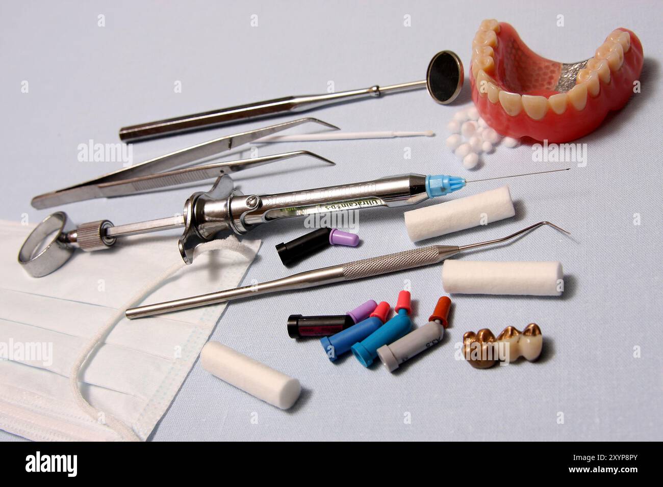 Dentist doctor works tools hi-res stock photography and images - Alamy