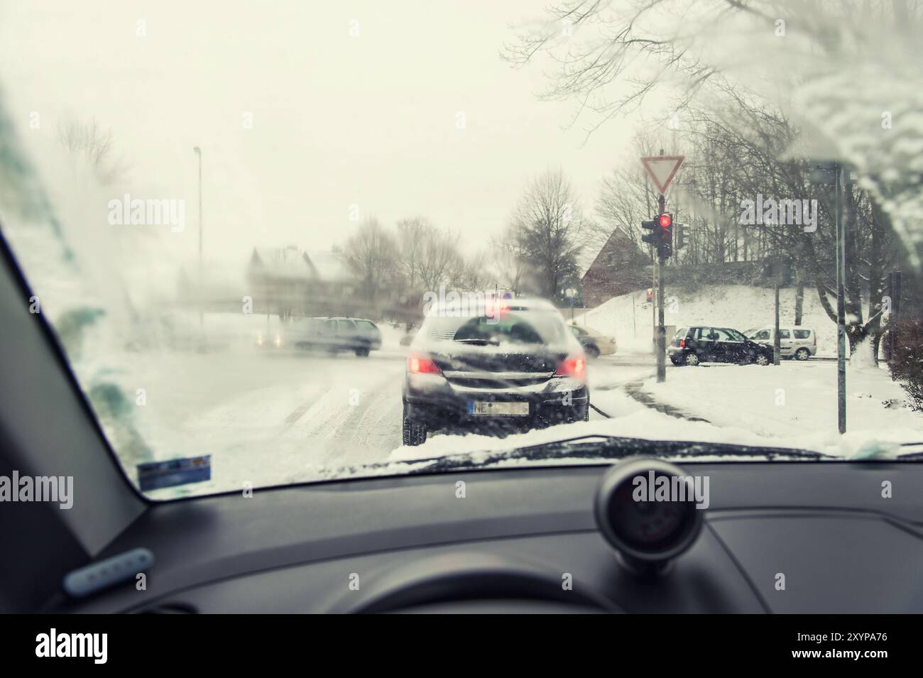 View through the windscreen of a car at a red junction Stock Photo - Alamy