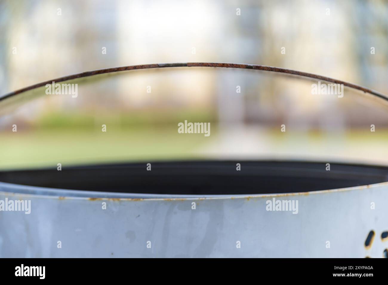 Empty your bin hi-res stock photography and images - Alamy