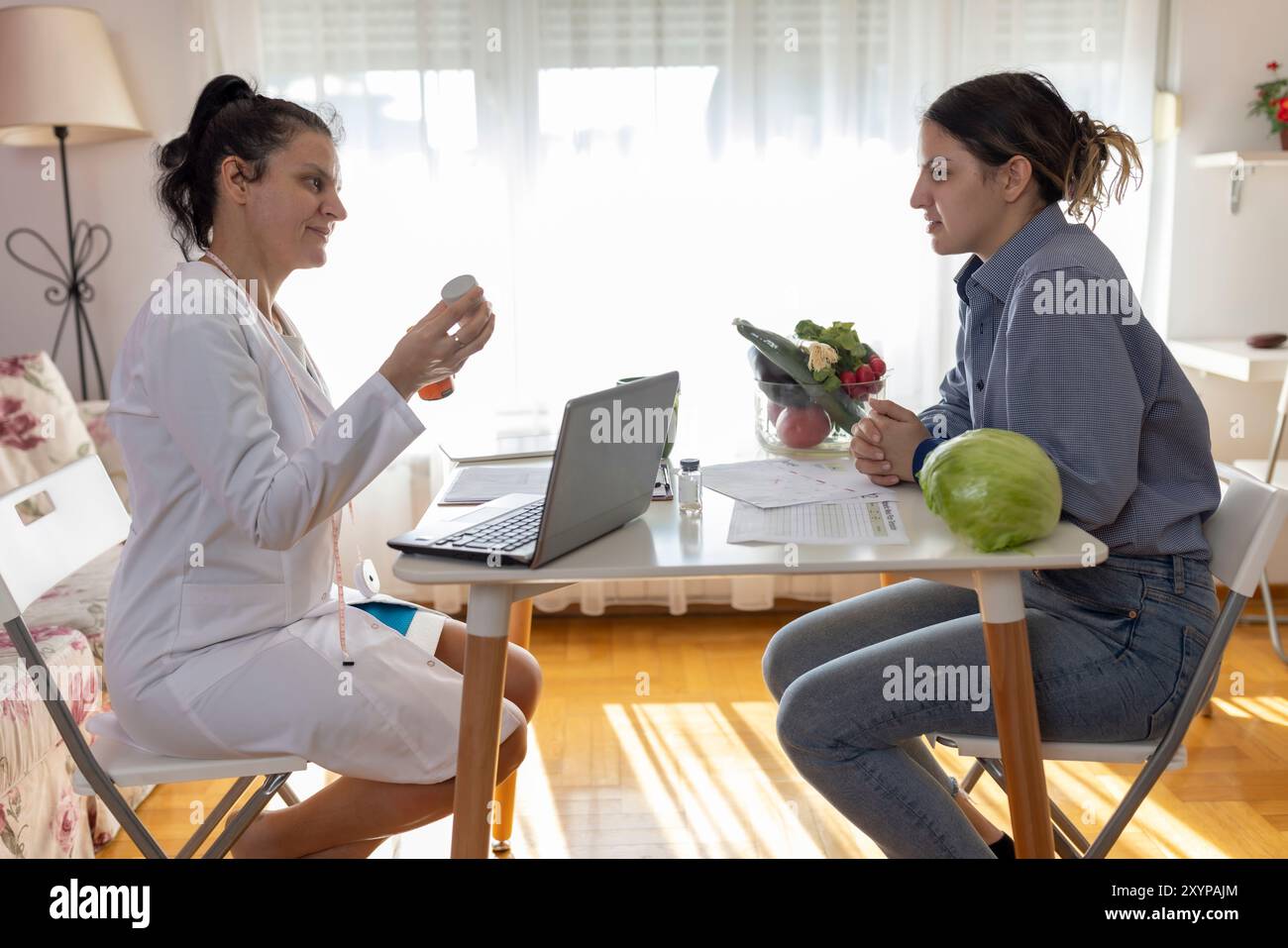 Nutrition expert talking to client about health problems and importance ...