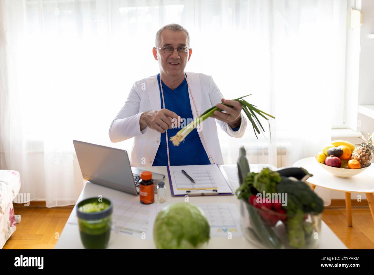 Healthy lifestyle online nutritionist beautiful hi-res stock ...