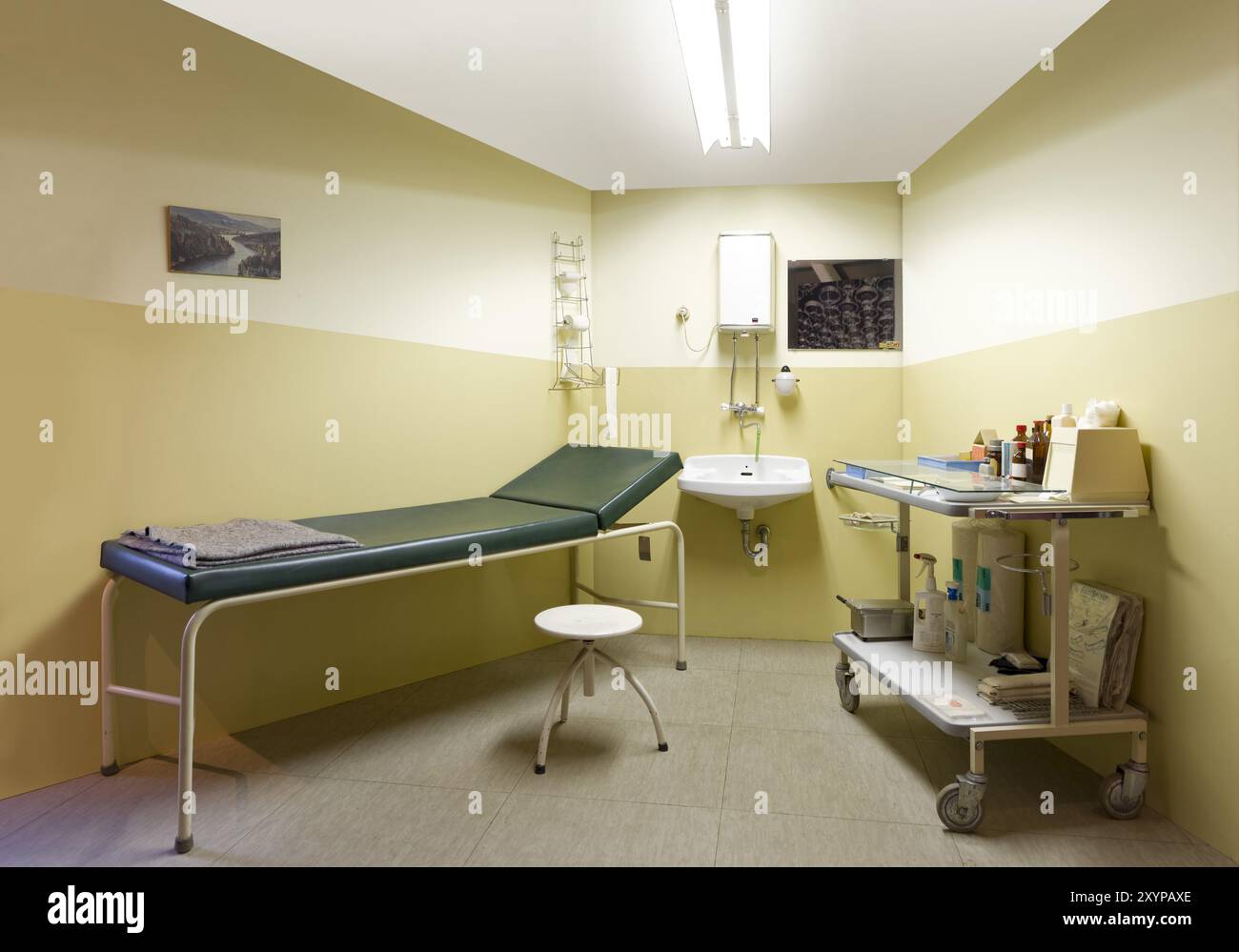 Retro medicines hi-res stock photography and images - Alamy