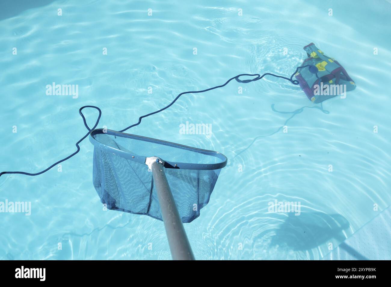 Swimming pool cleaning with Pool Skimmer and underwater cleaning robot ...