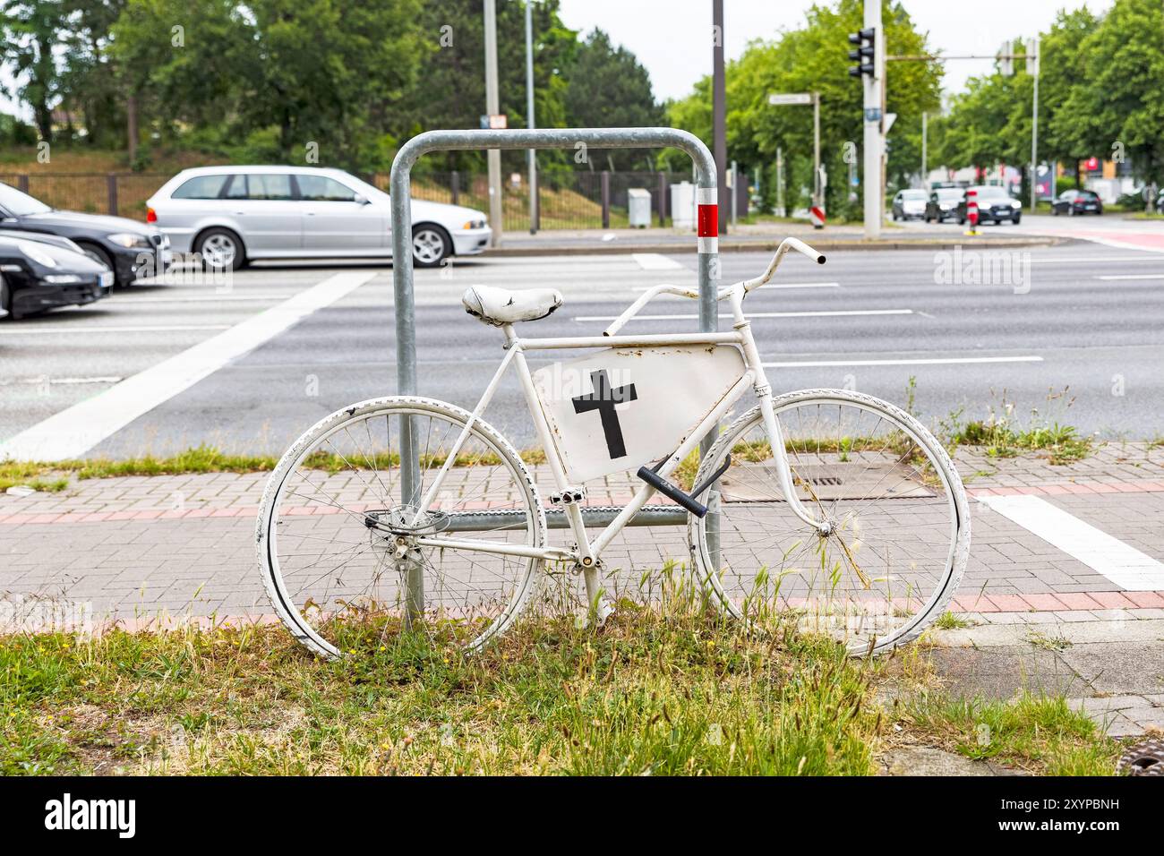 Bicycle accident resulting in death, symbolic image Stock Photo - Alamy