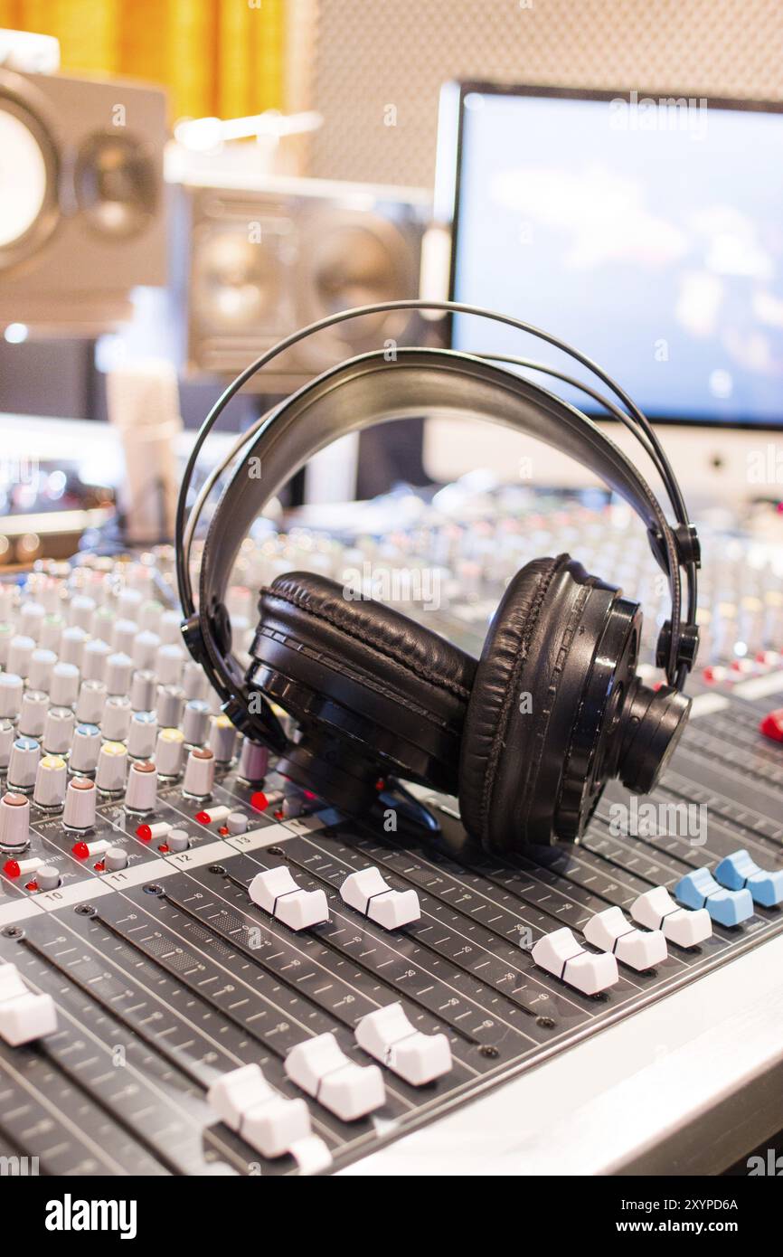 Professional sound recording studio: Headphones on a mixer desk, Radio ...