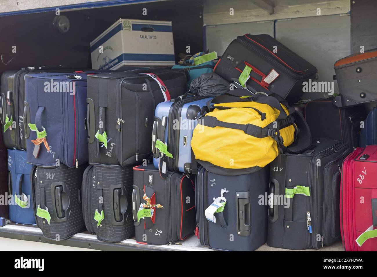 Bag trolley carts hi-res stock photography and images - Alamy