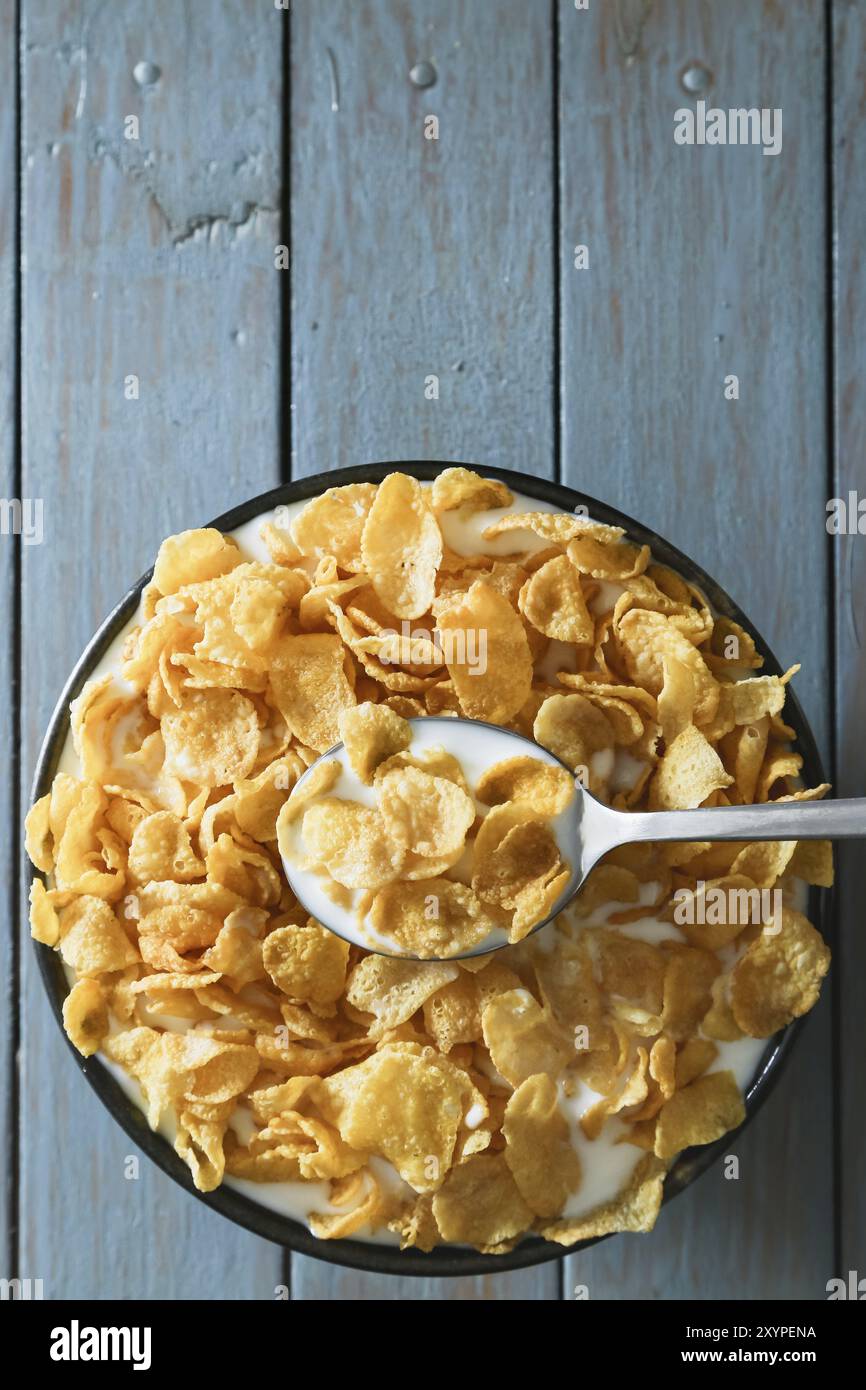 Milk pours on cereal breakfast hi-res stock photography and images - Alamy