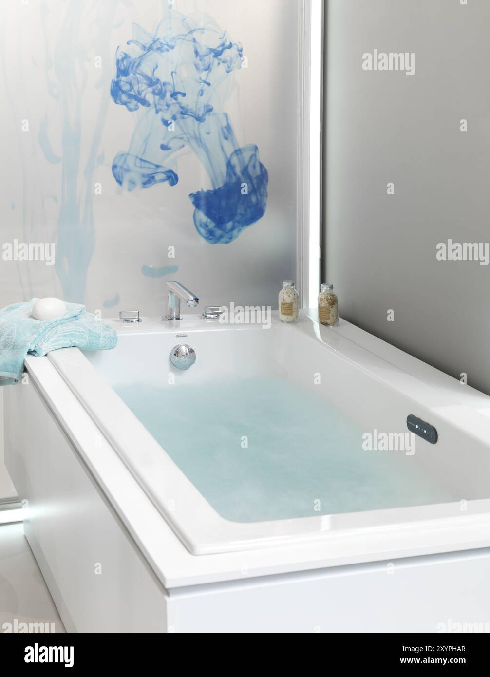 Air bath filled with water Stock Photo - Alamy