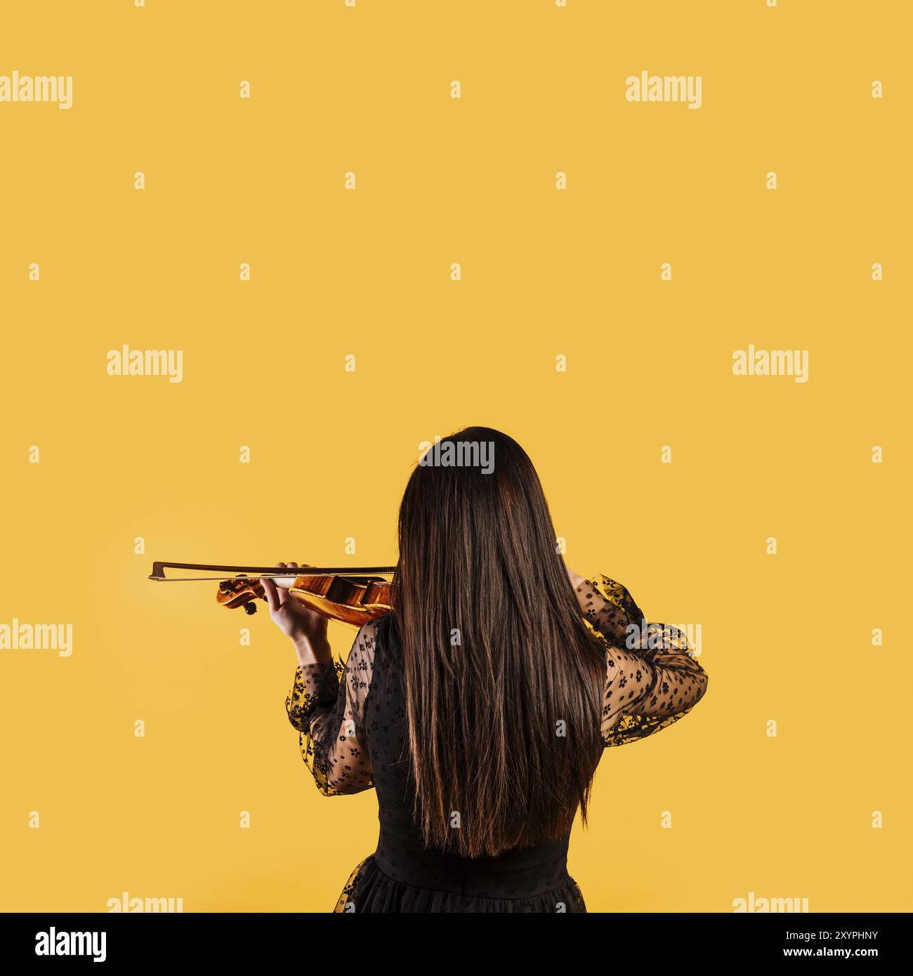 Girl showing her back playing violin Stock Photo - Alamy