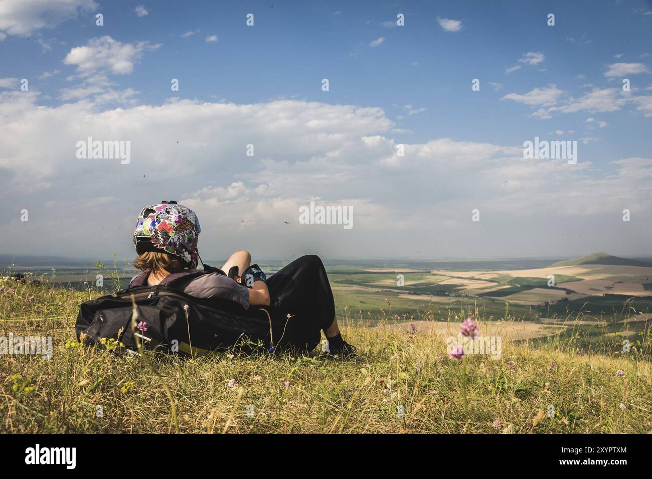 Professional paraglider extreme sportsman mont hi-res stock photography ...