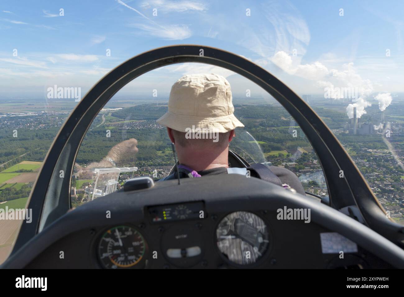 Two airliners in flight hi-res stock photography and images - Alamy