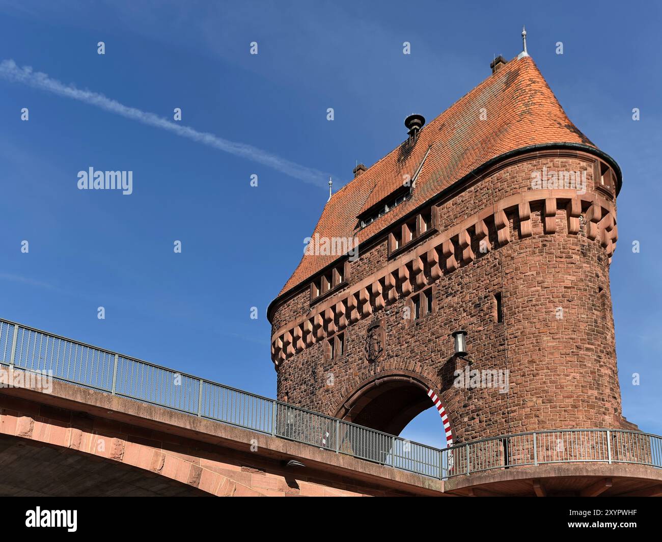 Bridge gatehouses hi-res stock photography and images - Alamy