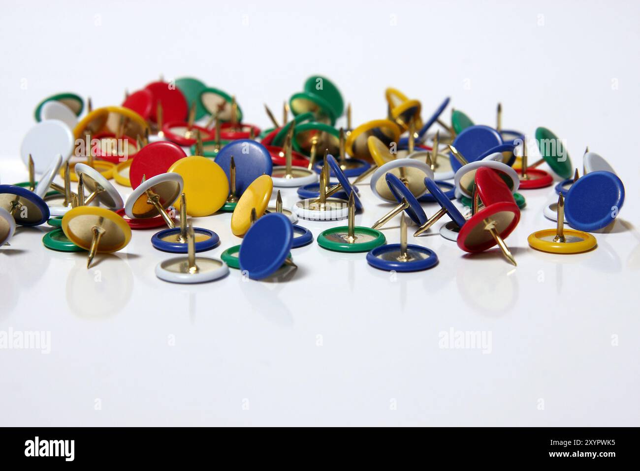 Drawing pins tack stationery hi-res stock photography and images - Alamy