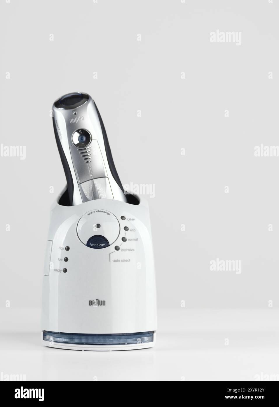 Braun 790CC, 9595 Pulsonic self cleaning electric shaver isolated on ...