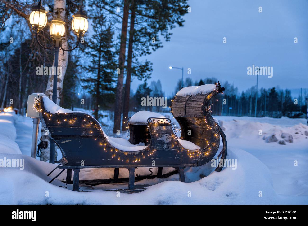 Illuminated christmas sledge hi-res stock photography and images - Alamy