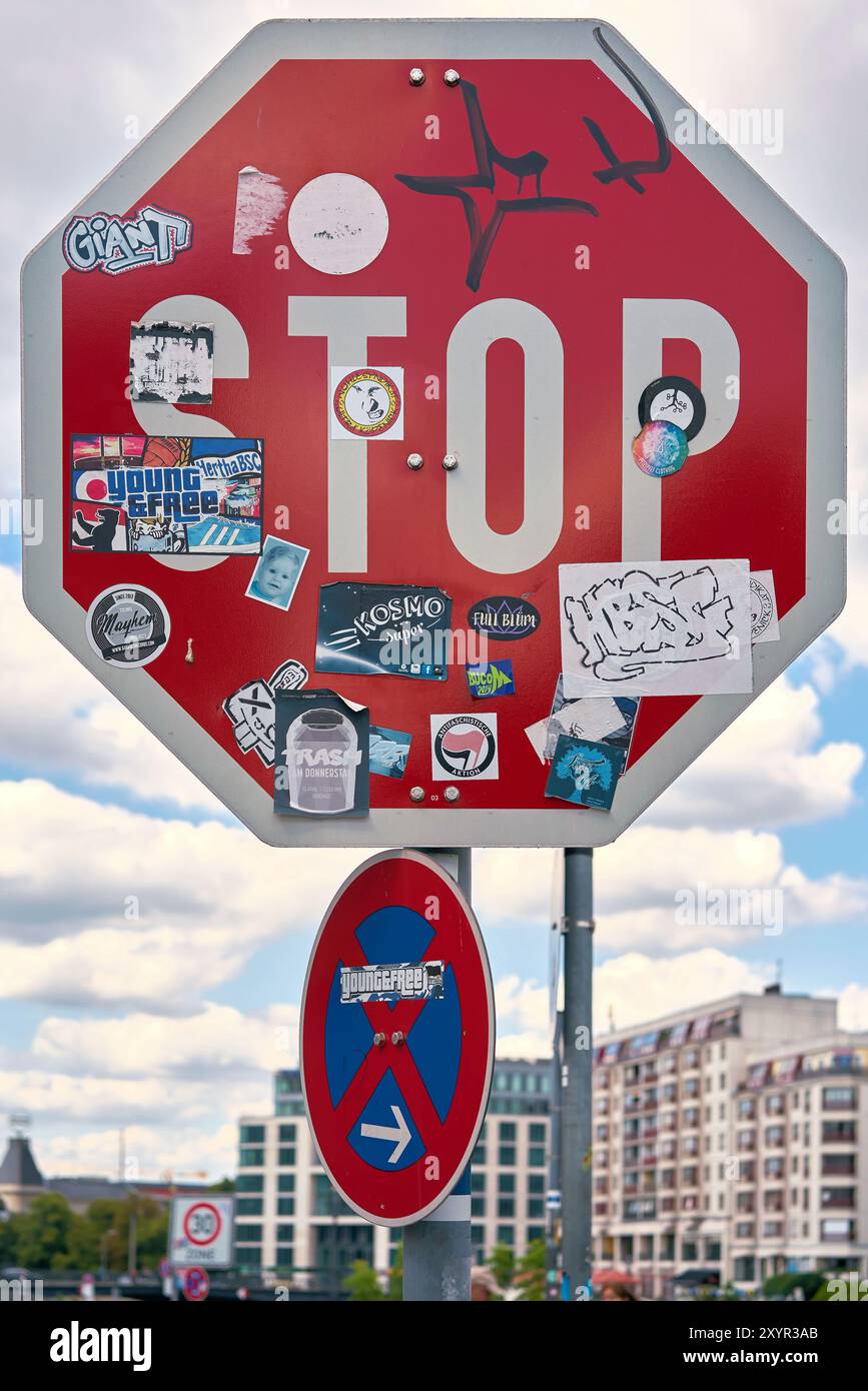 Stickers on road sign hi-res stock photography and images - Alamy
