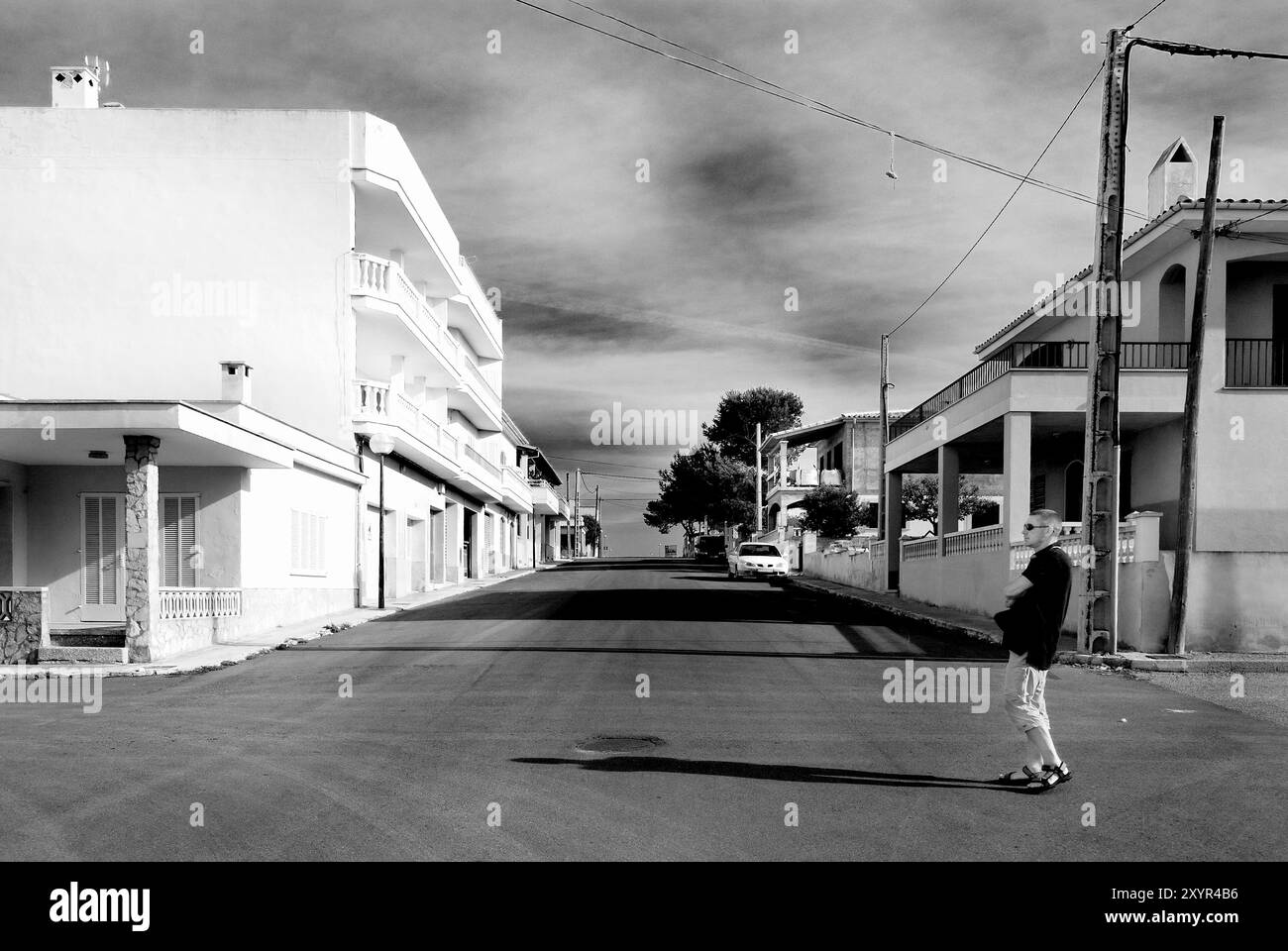 Man at the crossroads a hi-res stock photography and images - Alamy