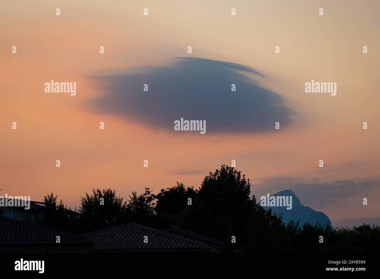 Smooth cloud, known as lenticular cloud (Altocumulus lenticularis) over ...