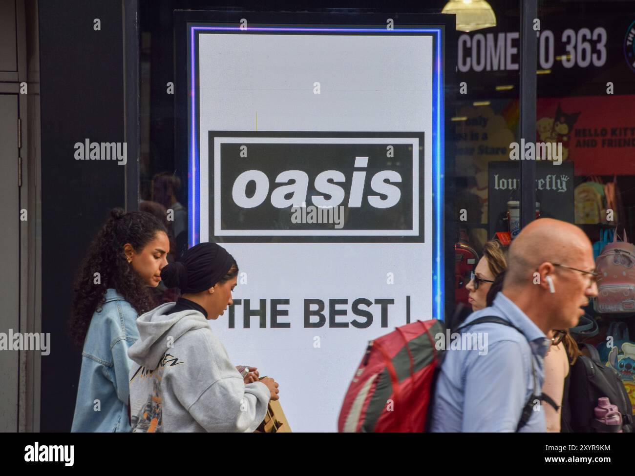 Oasis cd artwork hi-res stock photography and images - Alamy
