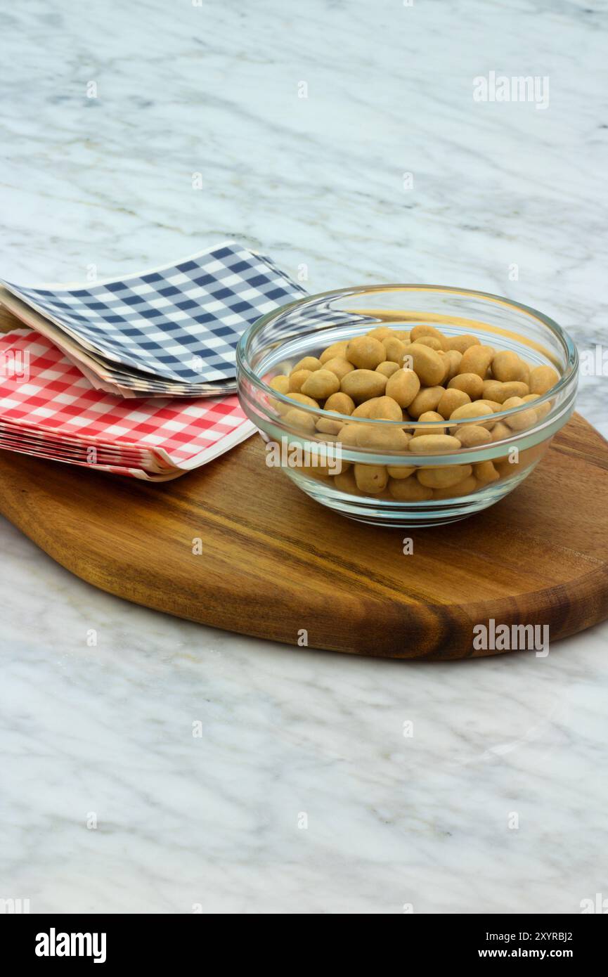 Fresh and crunchy Japanese peanuts style Stock Photo - Alamy