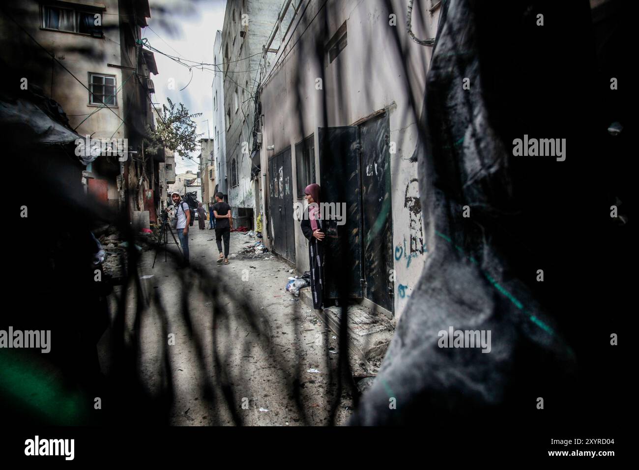 Tulkarm, Palestine. 30th Aug, 2024. People check the devastation in the ...