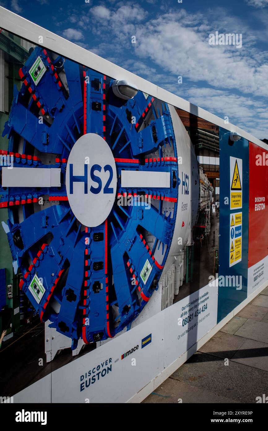 HS2 Construction Site Signs & hoardings at London's Euston Station. HS2 ...
