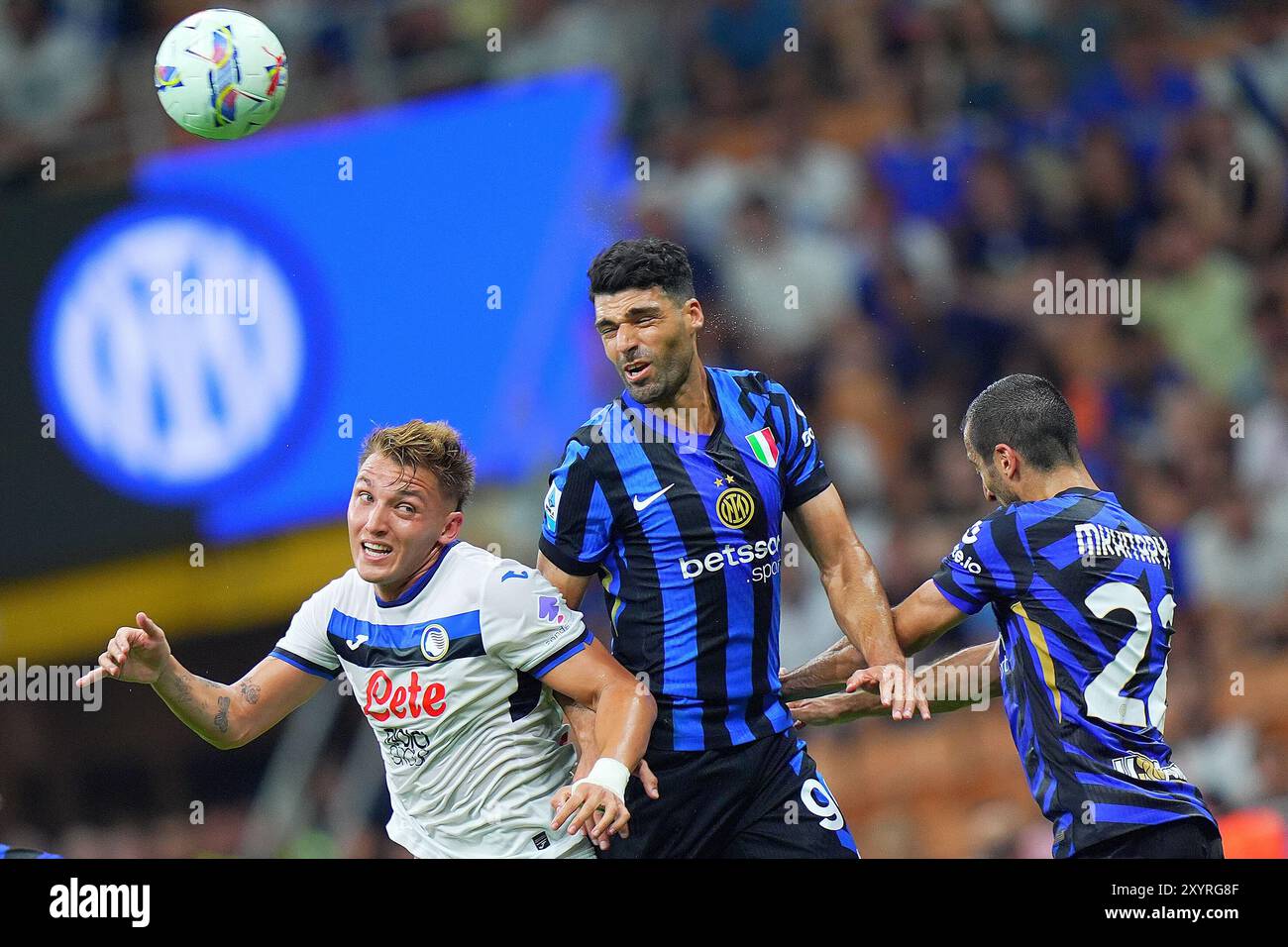 Atalanta’s Mateo Retegui and Mehdi Taremi (FC Inter); during the Serie ...