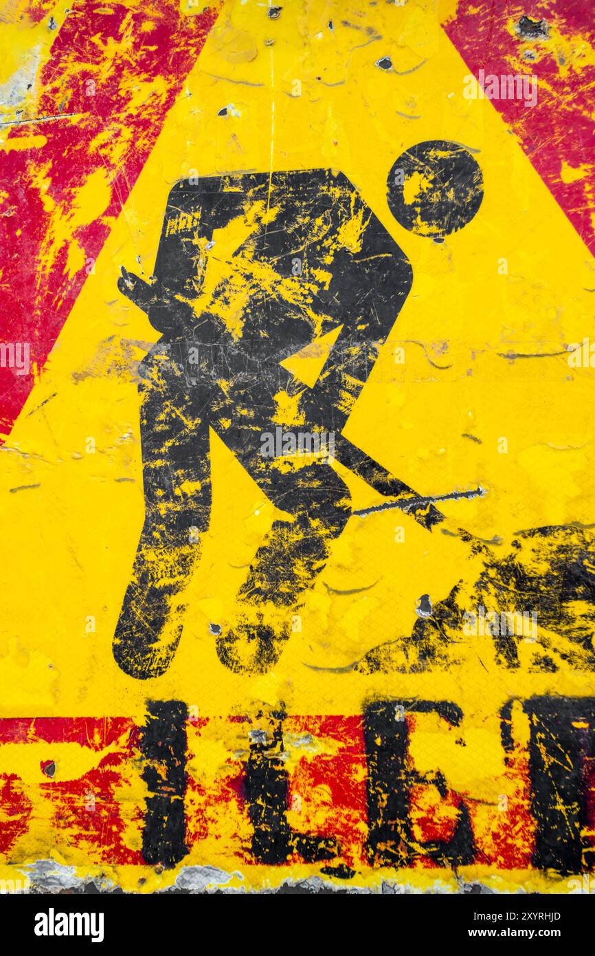 Men at work road sign. Warning of construction works ahead. Grunge look ...