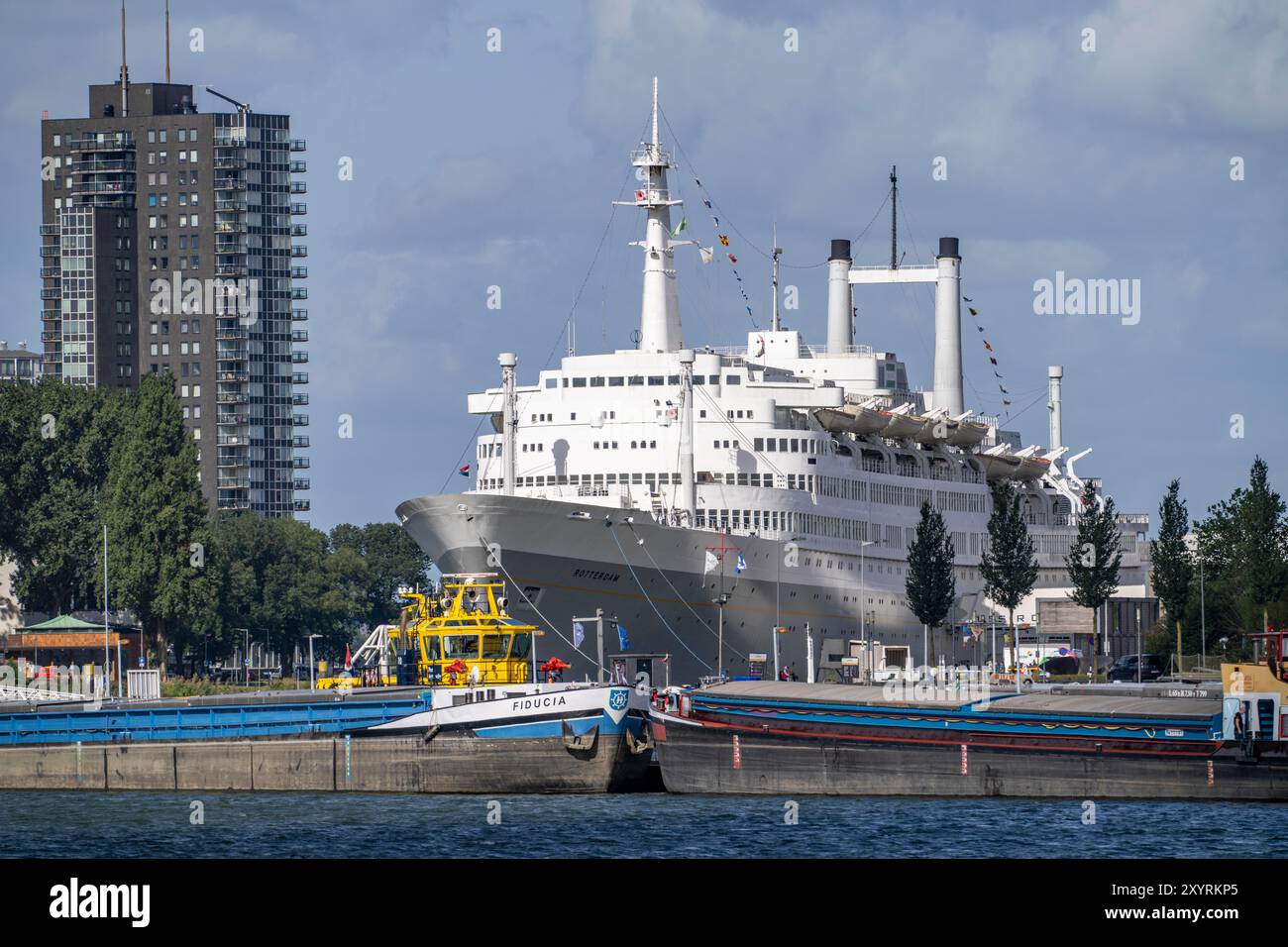 New port basin hi-res stock photography and images - Alamy