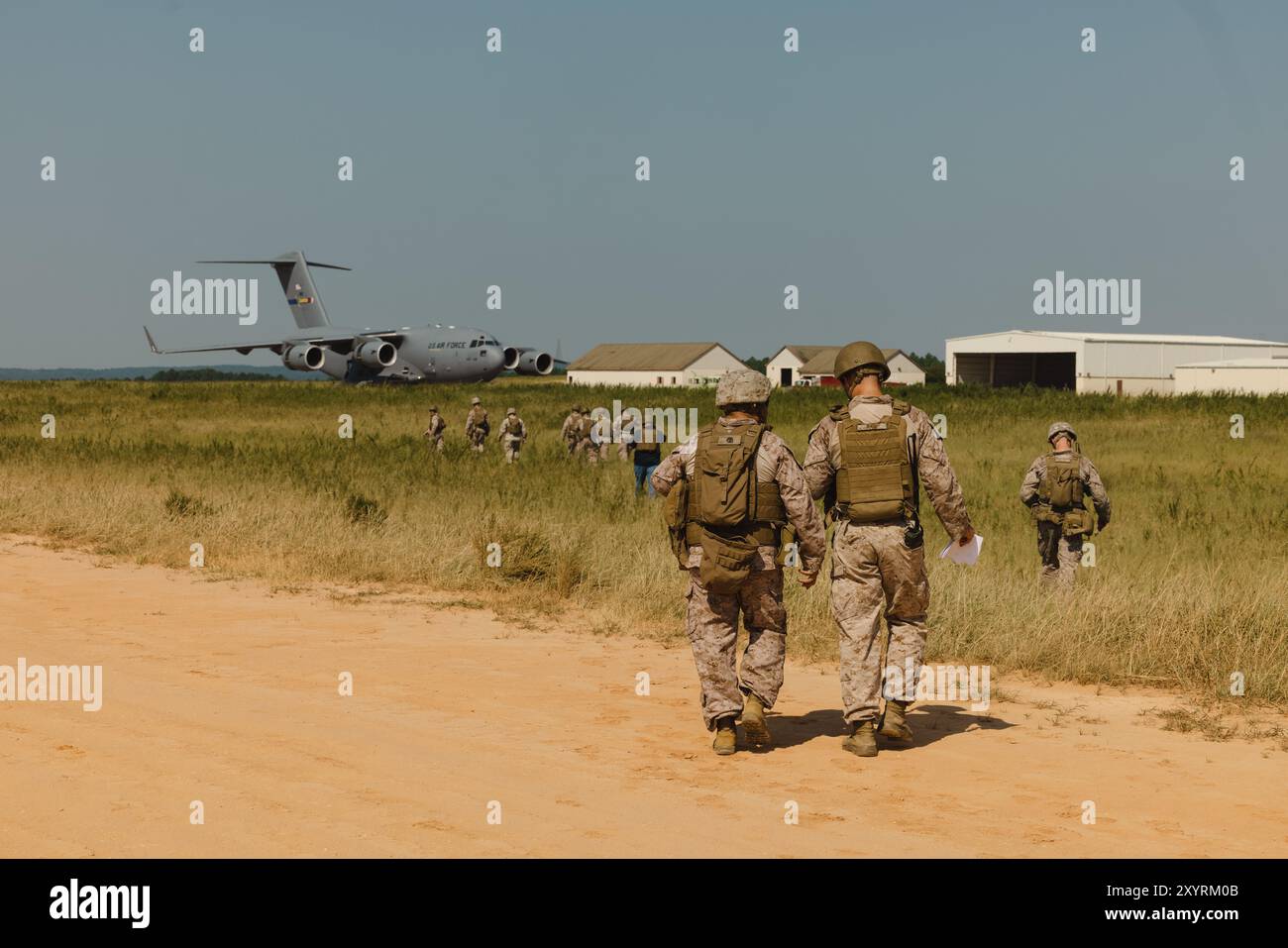 U.S. Marines with Hotel Battery, 2d Battalion, 10th Marine Regiment, 2d ...