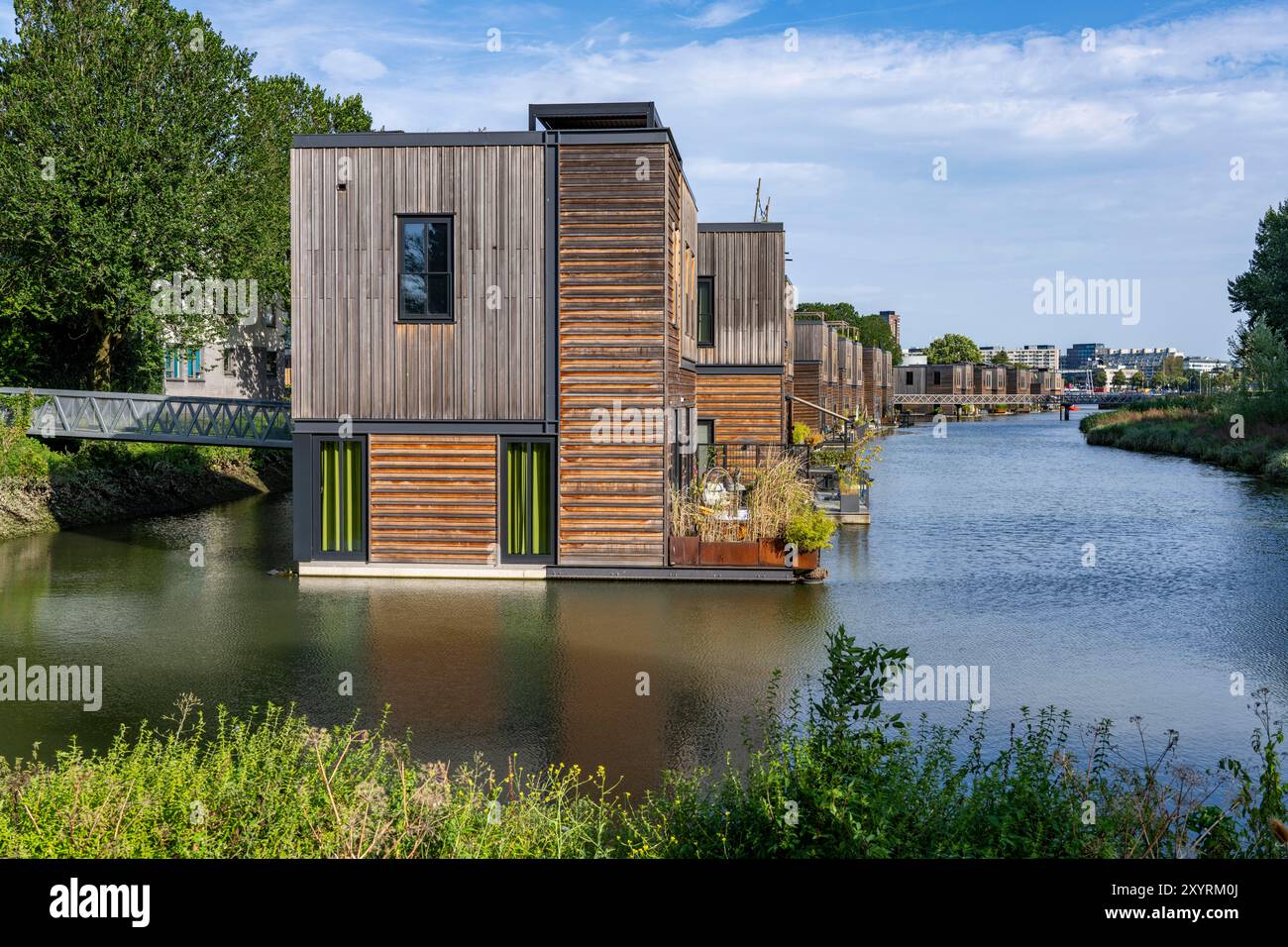 18 Floating residential buildings Havenlofts Nassauhaven, energy ...