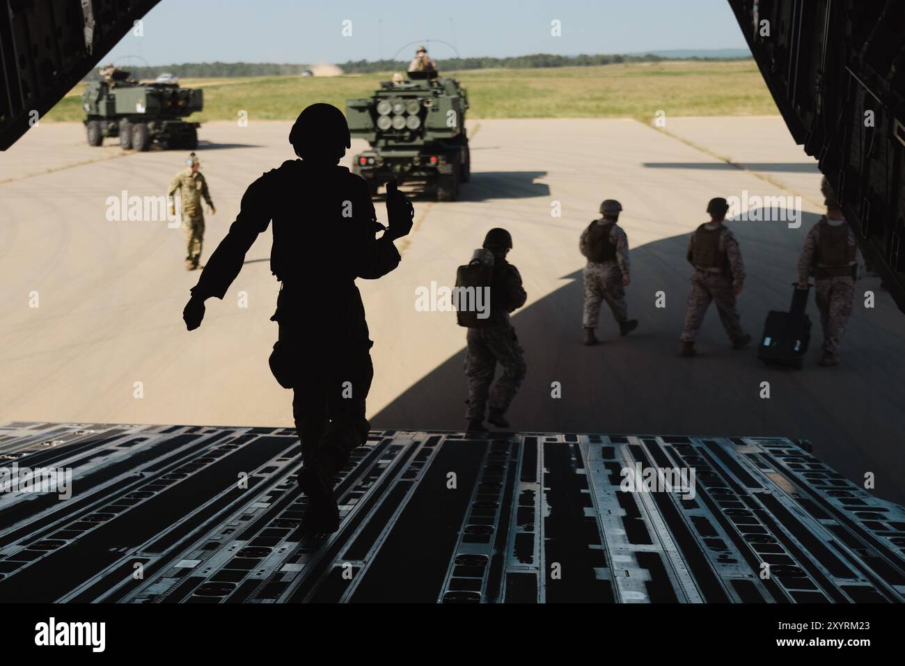 U.S. Marines with Hotel Battery, 2d Battalion, 10th Marine Regiment, 2d ...