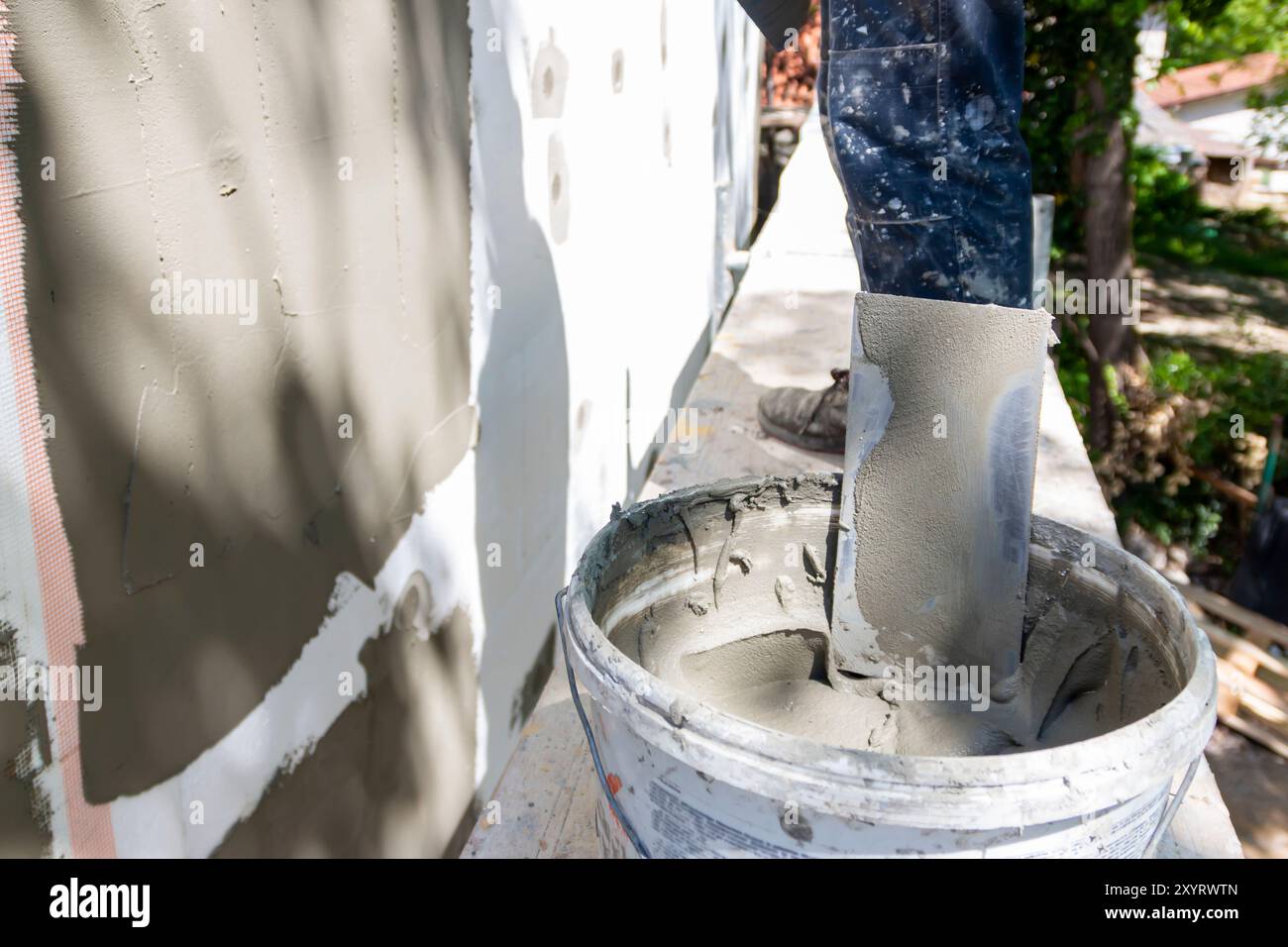 Installation of reinforcing mesh on a facade. Repair of the facade of ...