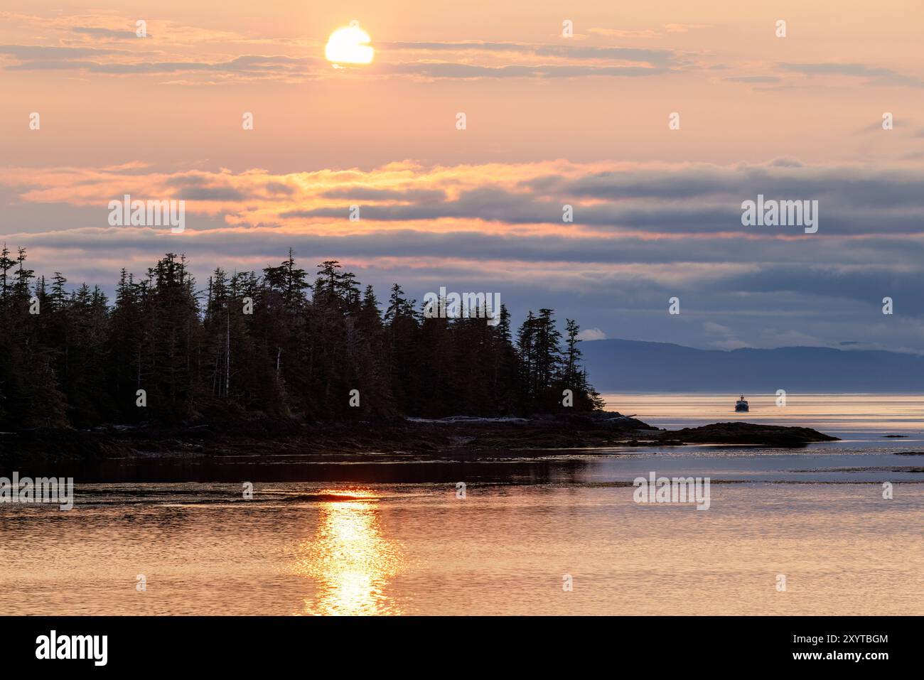 Usa alaska landscape along hi-res stock photography and images - Alamy