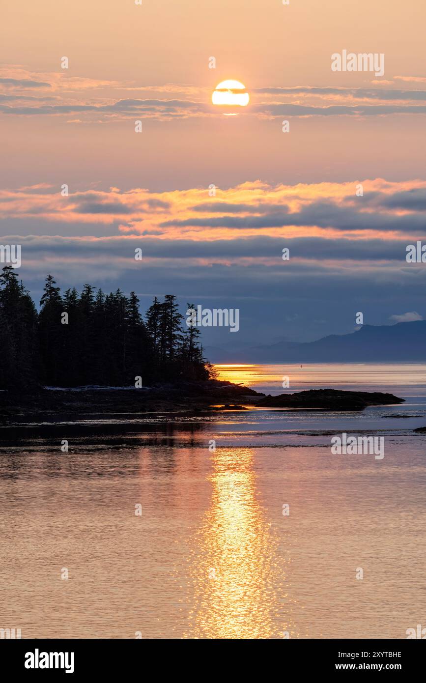 Usa alaska landscape along hi-res stock photography and images - Alamy