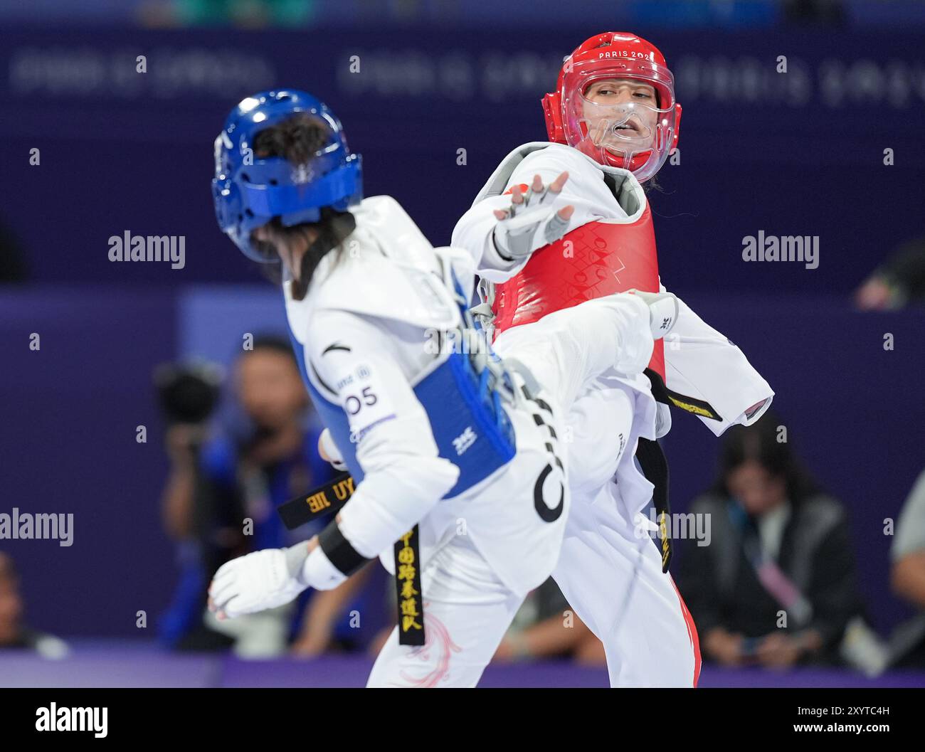 Paris, France. 30th Aug, 2024. Li Yujie (L) of China and Gamze Gurdal ...