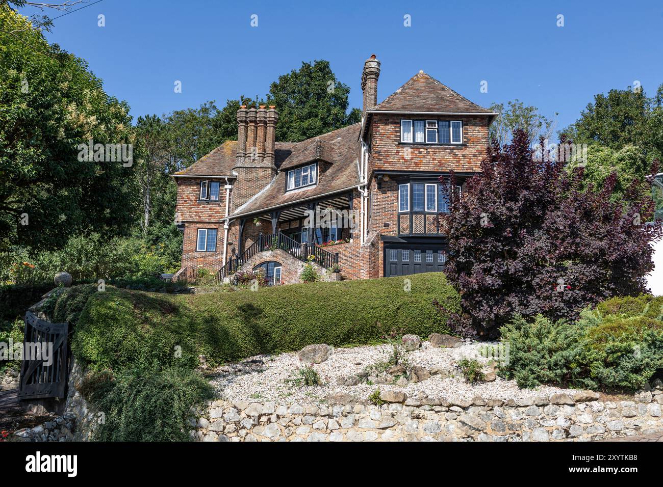 Large house surrounded trees hi-res stock photography and images - Alamy