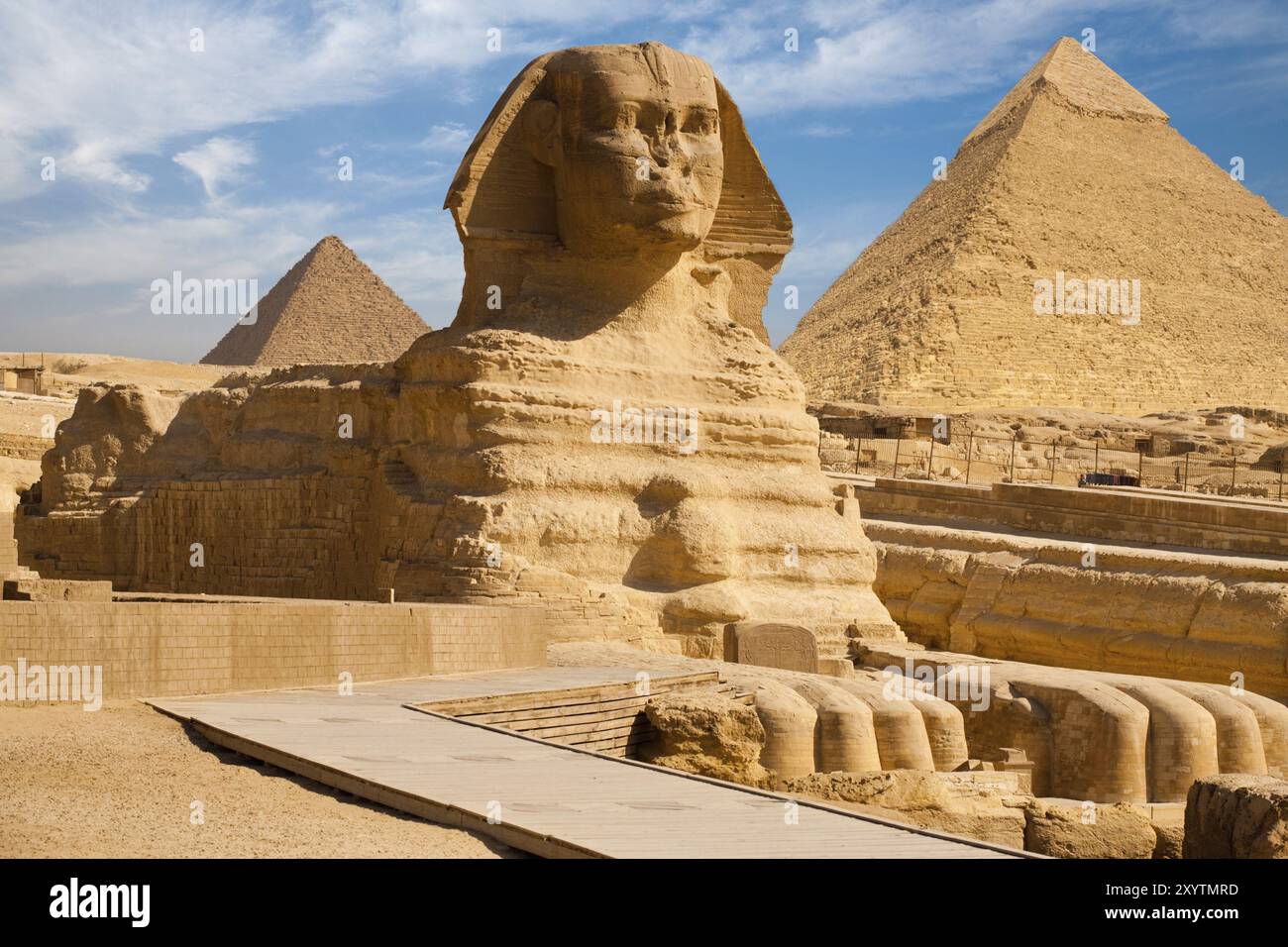 A beautiful profile of the Great Sphinx including the pyramids of ...