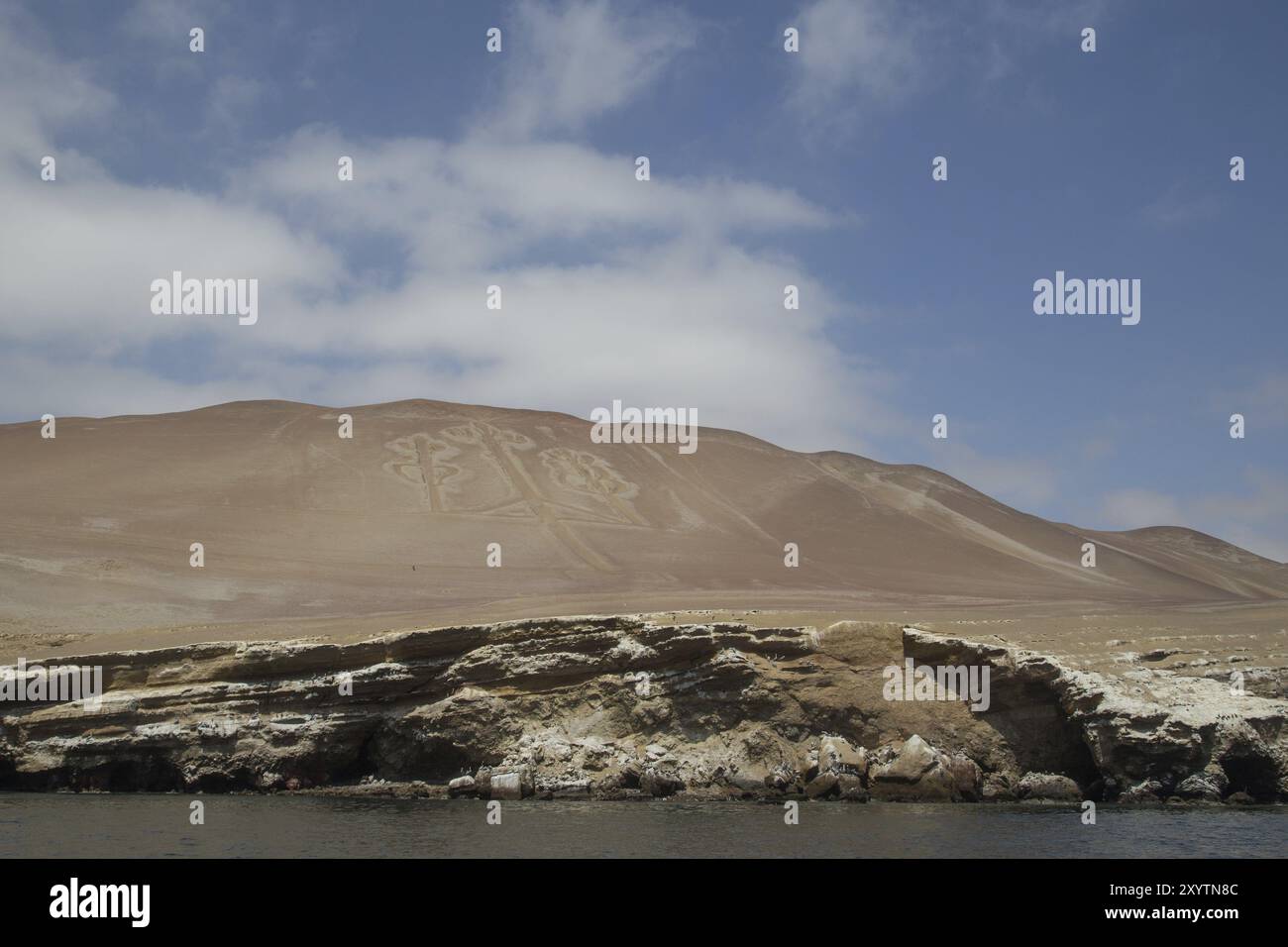 The Candelabra geoglyph on the Paracas peninsula Stock Photo - Alamy