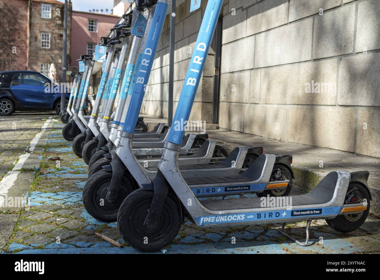 Symbolic image mobility, public transport, traffic, parked e-scooters ...
