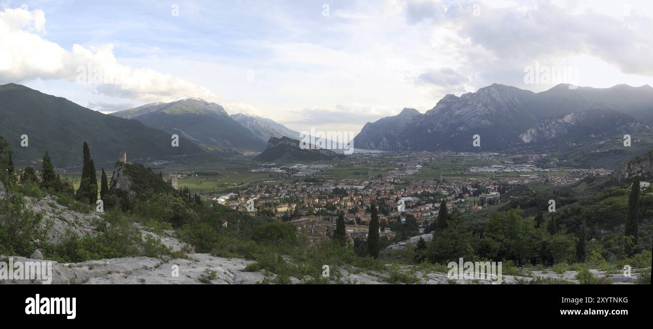 Panorama arco in italy hi-res stock photography and images - Alamy