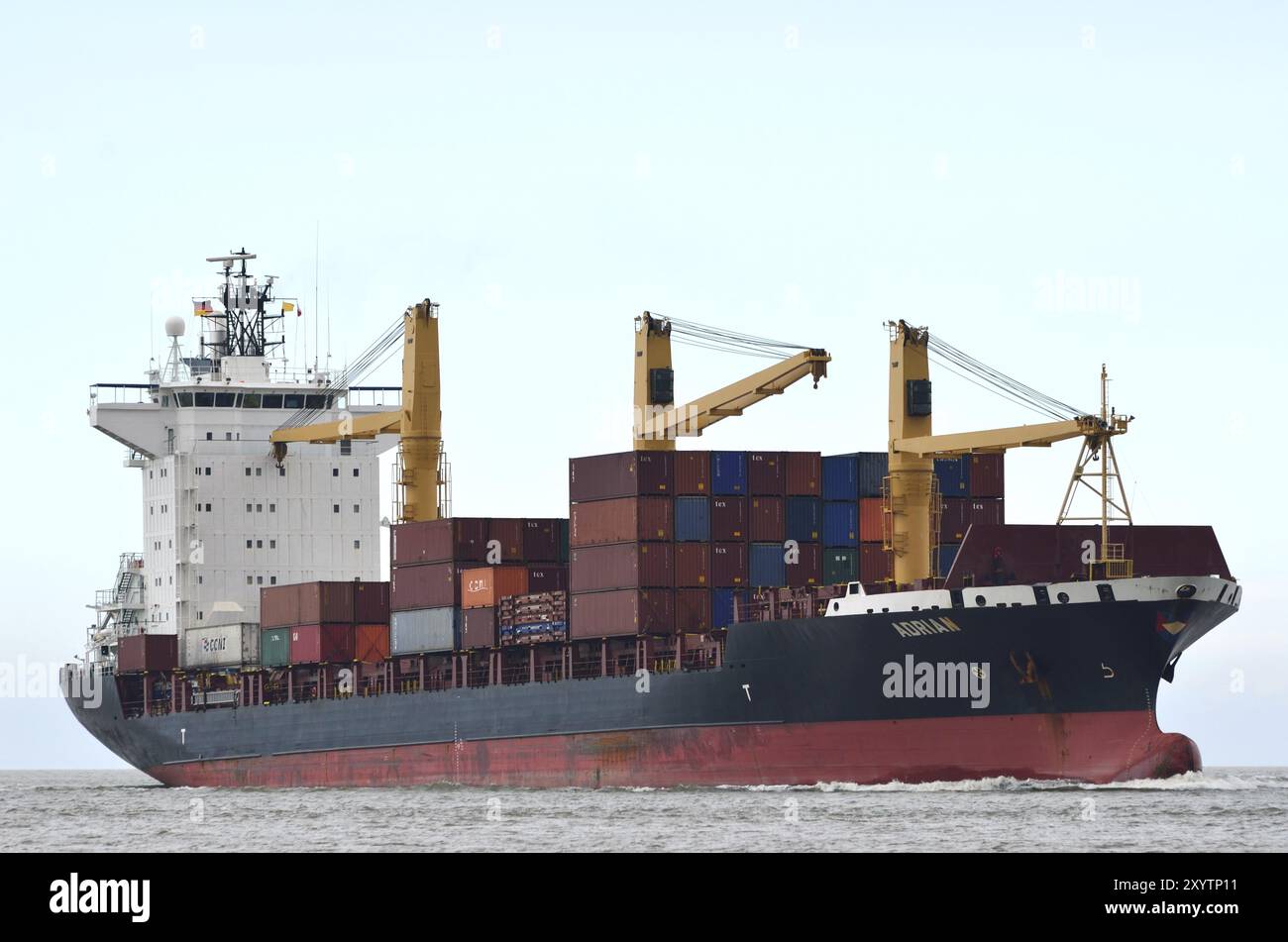 Inbound ships hi-res stock photography and images - Alamy