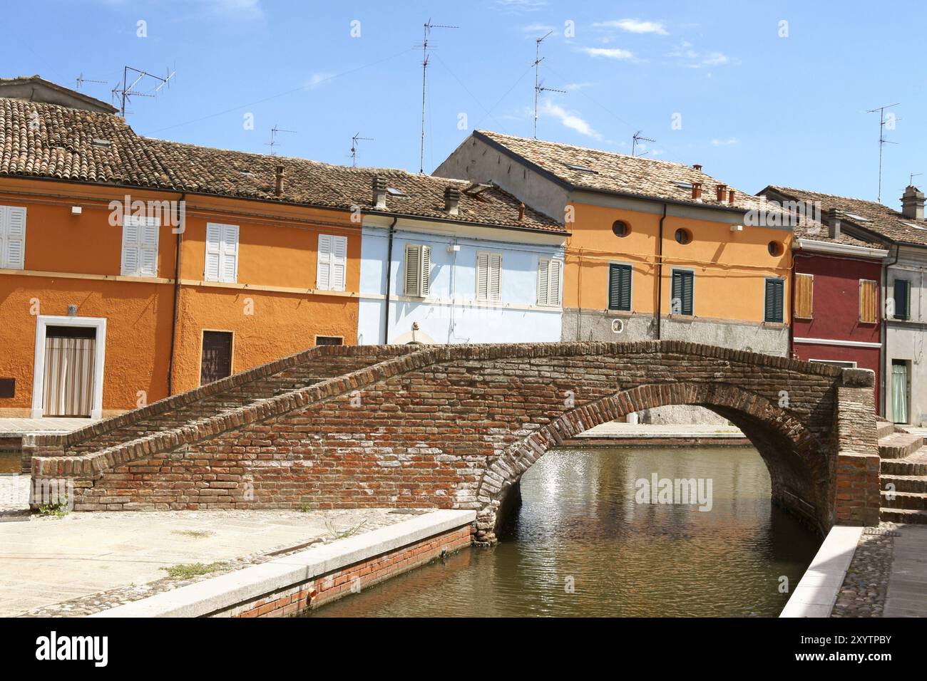 Joined houses hi-res stock photography and images - Alamy