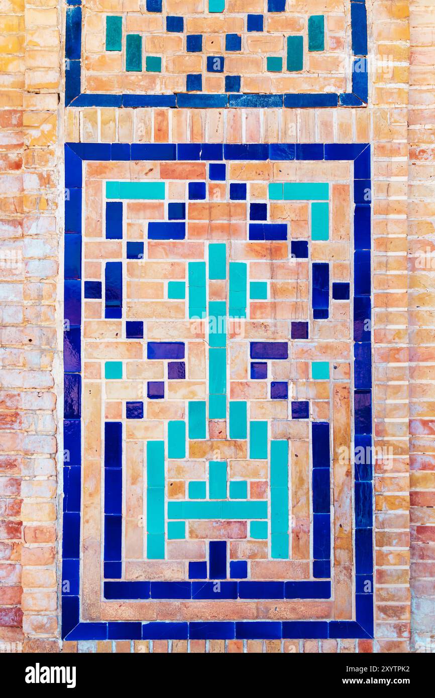 Traditional Uzbek pattern on ceramic tile. Culture and art of Samarkand ...